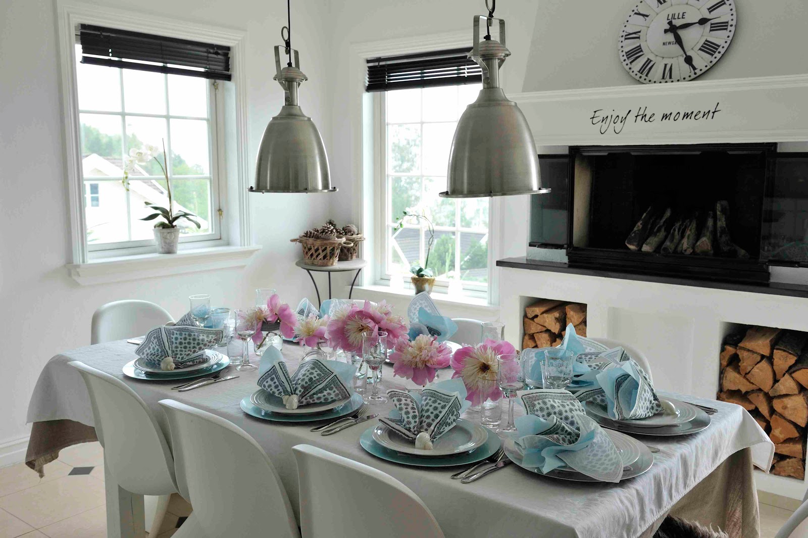 Ideer til borddekning – Sommerlig bord med peoner og pasteller ...