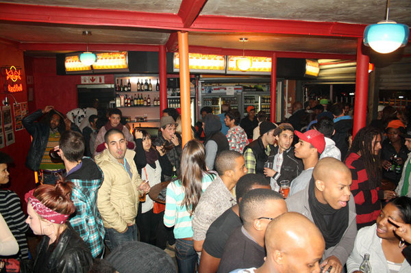 A Foreigner in Cape Town: aMadoda - Just like Mzoli's but in town!