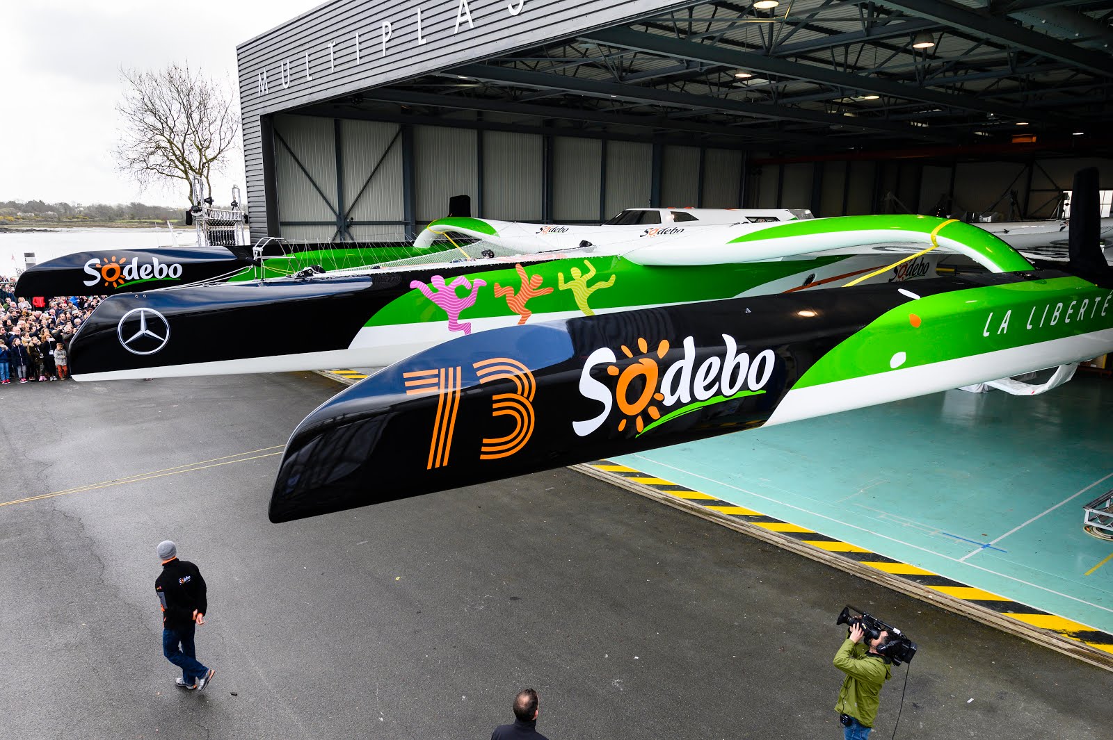 Sodebo Ultim 3 de Thomas Coville affiche des formes révolutionnaires ...