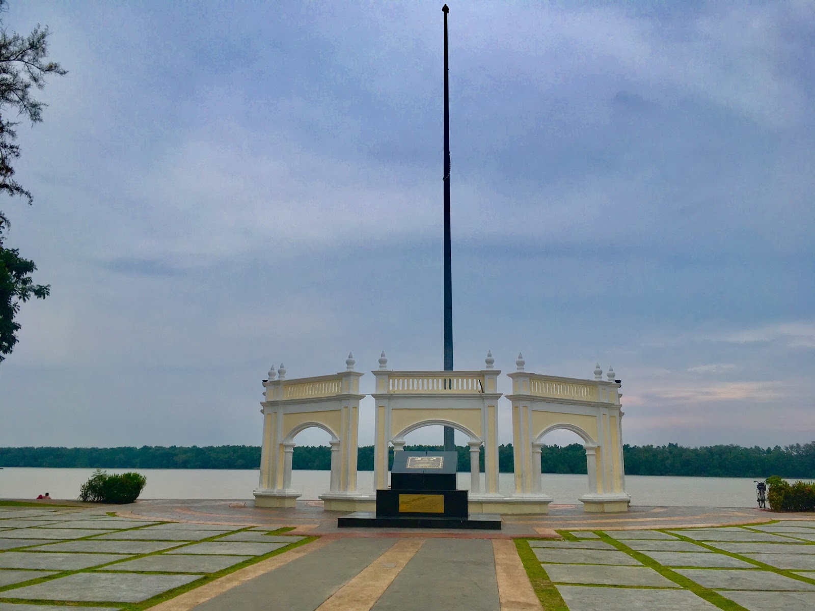 MEMANG ENJOY NAIK MUAR RIVER CRUISE DAN JALAN-JALAN DI DATARAN TANJUNG ...