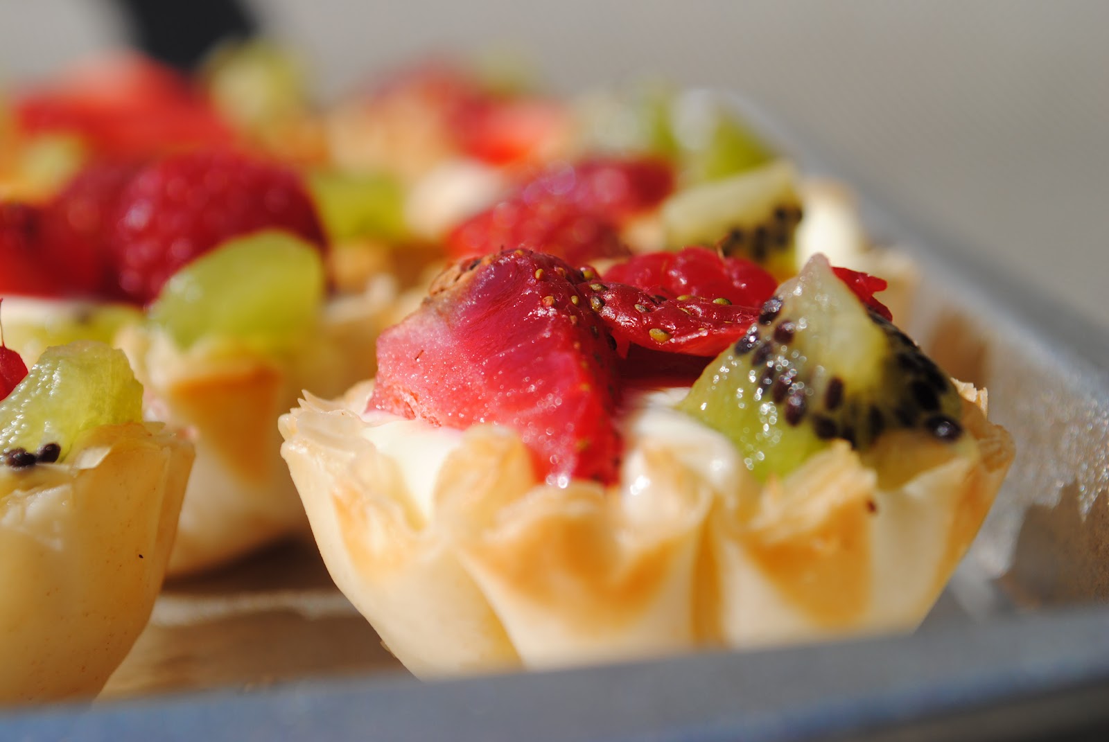 Darling Disposition: Dishy Delights: Mini Fruit Tarts