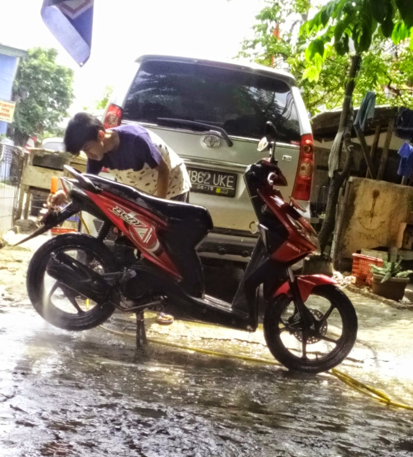 Gambar Lucu Orang Nyuci Motor Terbaru - Stylecustom