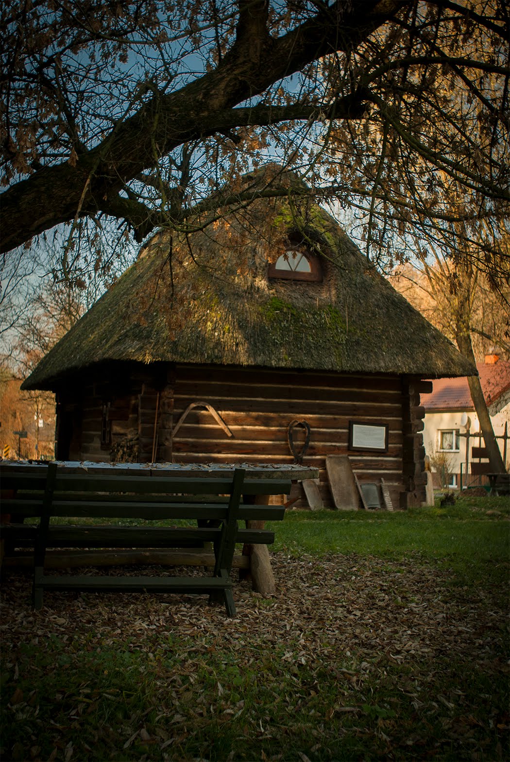 a Bit in Mee: Stara Chata w Kazimierzu Dolnym - zabytek klasy zerowej ...