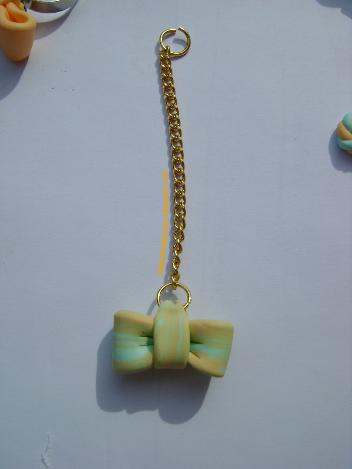 Bow jewelry - Adjusting Beauty