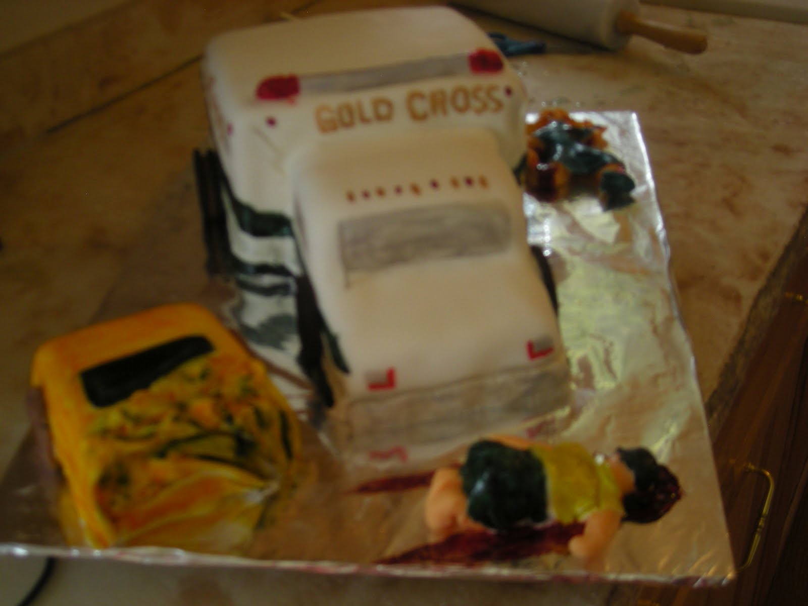 Dolli Crafts: The Ambulance Cake....