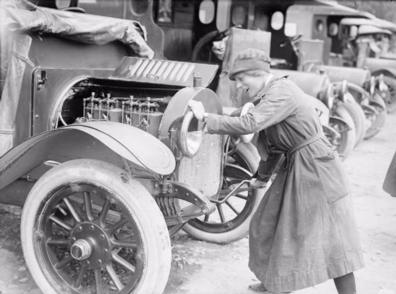 Who Says Girls Can't Repair Cars? Check Out These 21 Amazing ...