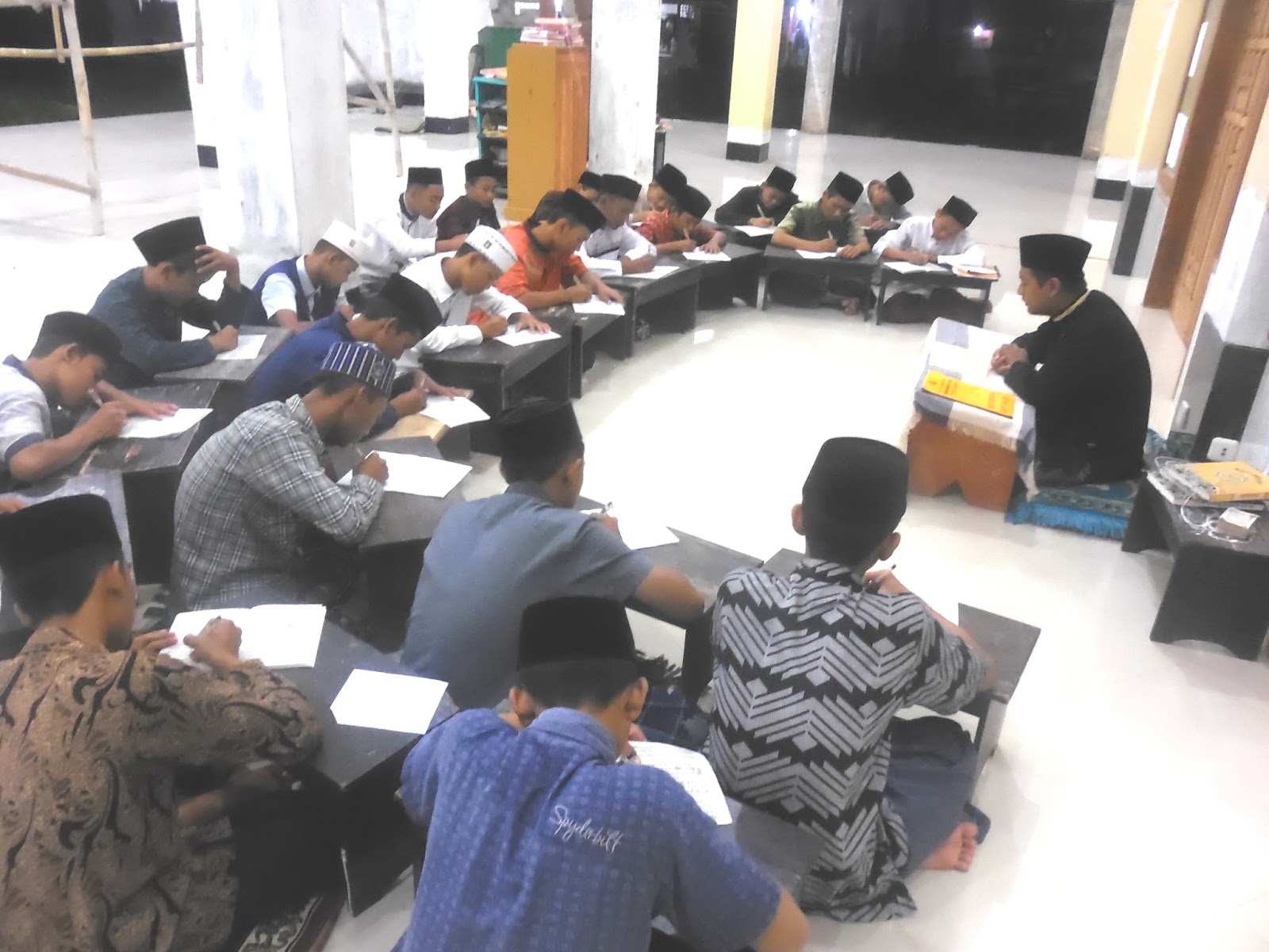 PONDOK PESANTREN SYAFI'I AKROM KOTA PEKALONGAN: Juni 2017