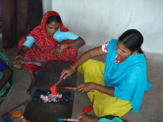 JanMitram: Success stories from Lac handicraft