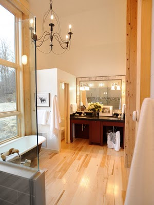Master Bathroom Trends Looks Elegant And Luxurious With A Spacious