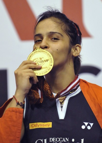 Glam Gallery: Cute Saina Nehwal kissing