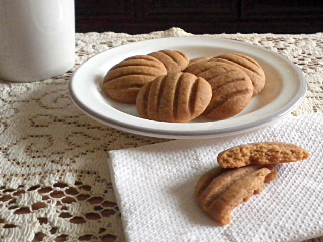 TREAT & TRICK: COFFEE BISCUITS