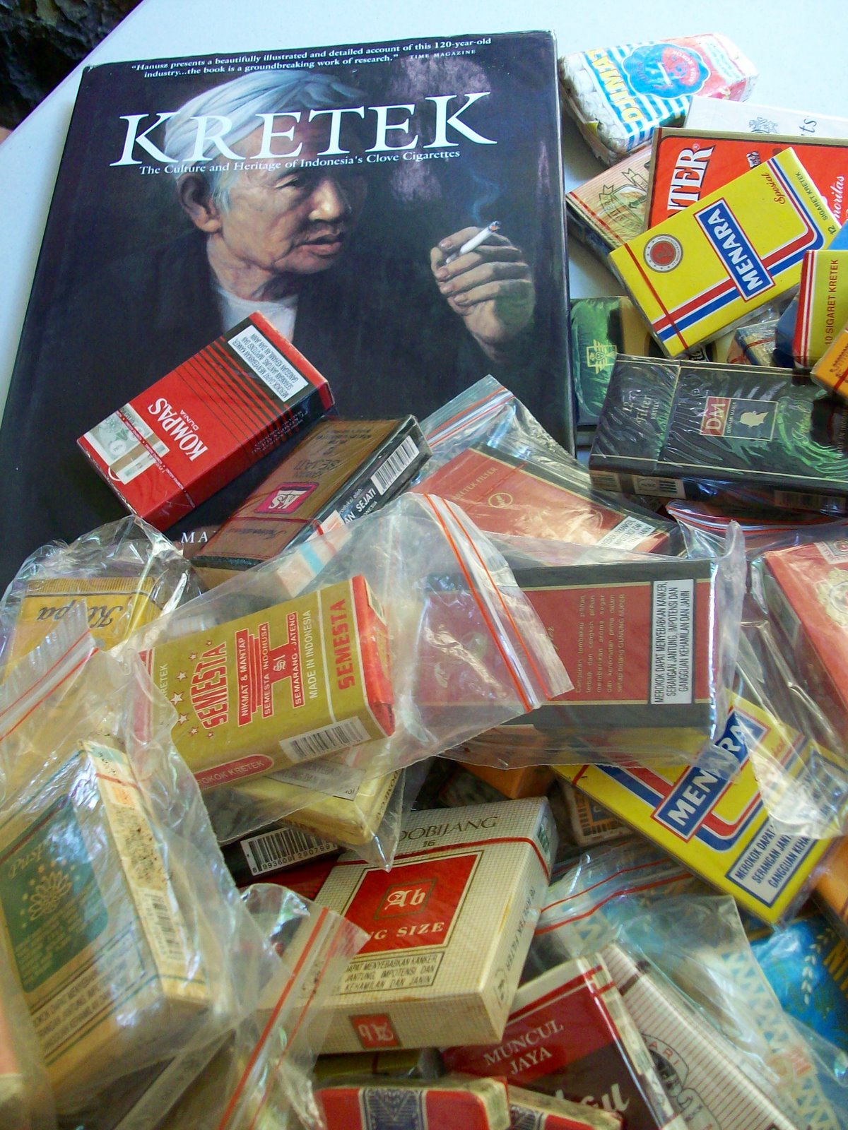 CATATAN KEHIDUPAN: perabot jadul dan rokok kampung