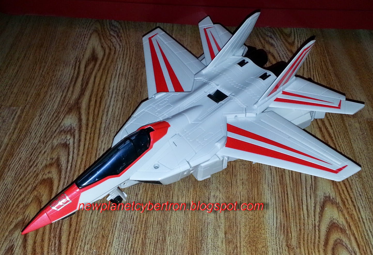 New Planet Cybertron: Transformers Review: Jetfire (Generations Leader)