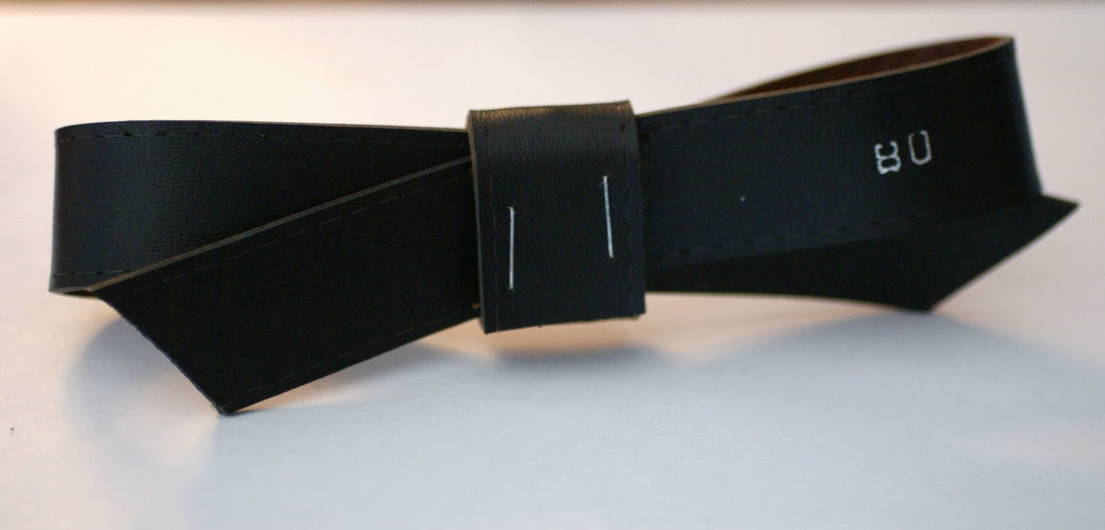 by viktoria: The Detachable Leather Bow Belt Tutorial