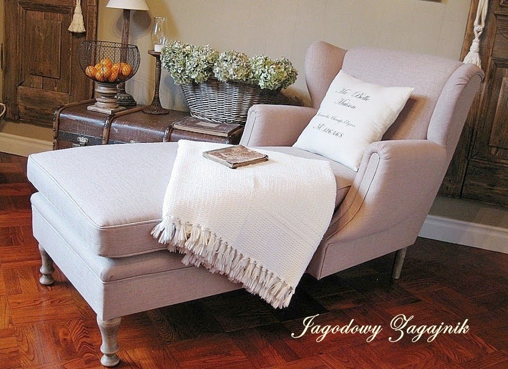 Jagodowy zagajnik: Jak fotel stał się szezlongiem.