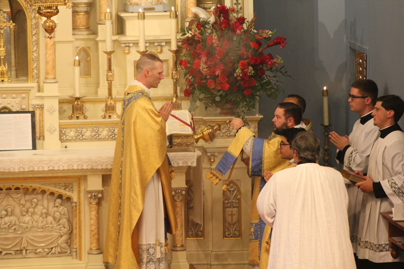 New Liturgical Movement: Photos of a New Priest’s First Mass