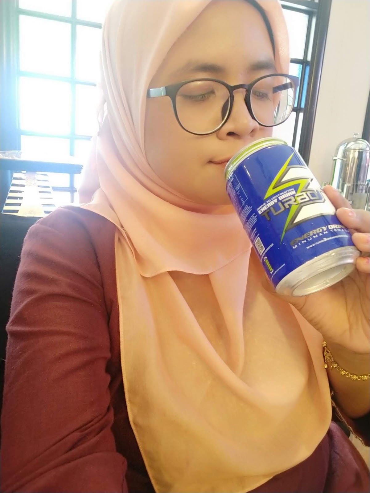 Azlan Typewriter lancar single terbaru, Kukuh dan air minuman bertenaga ...