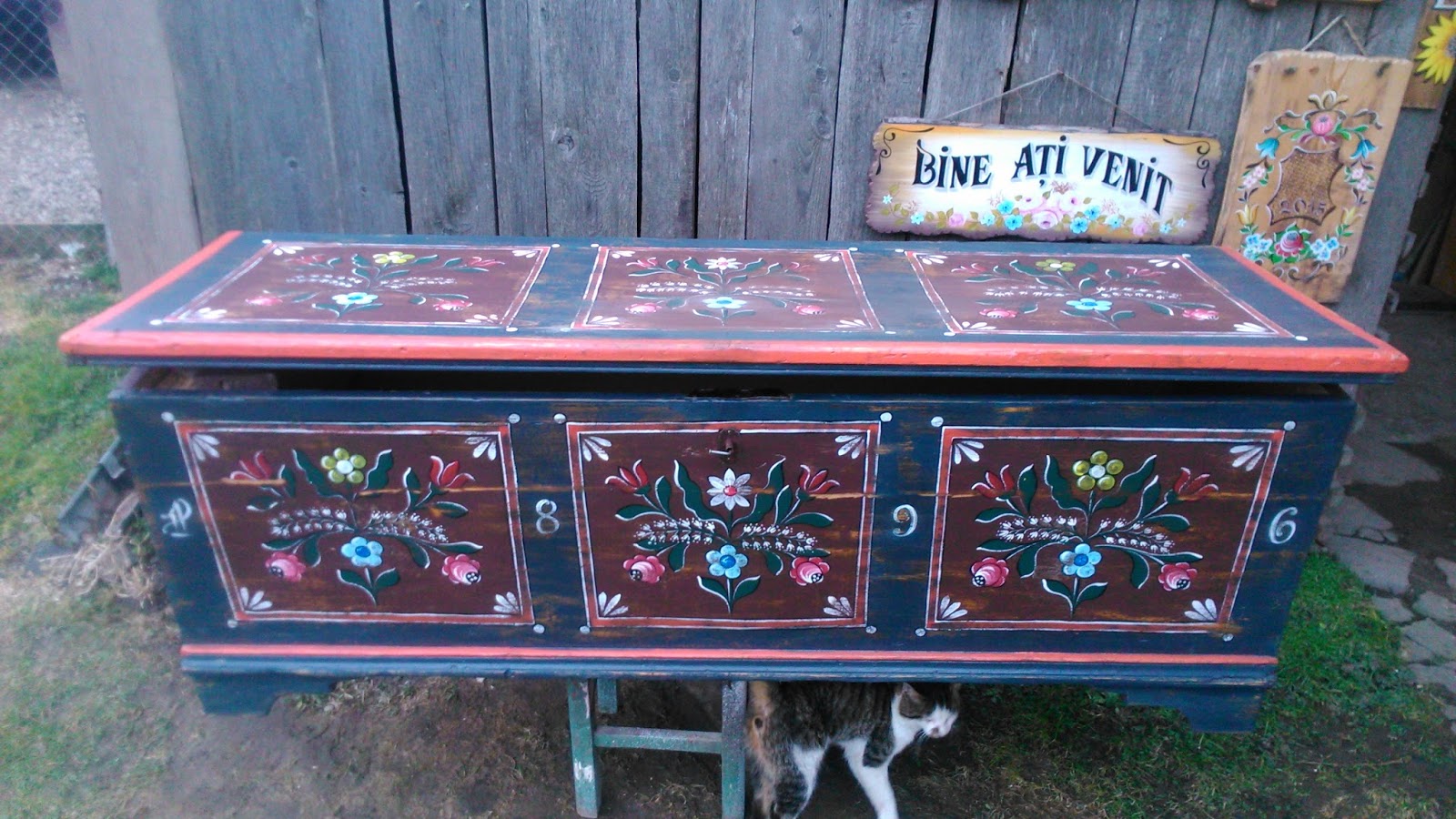 CLAUDIU BIXA: Mobila pictata Rasnov