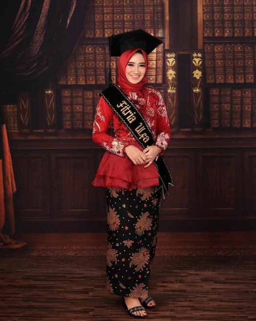 √ 42 Model Baju Wisuda yang Modern Kekinian Paling Elegan Terbaru ...