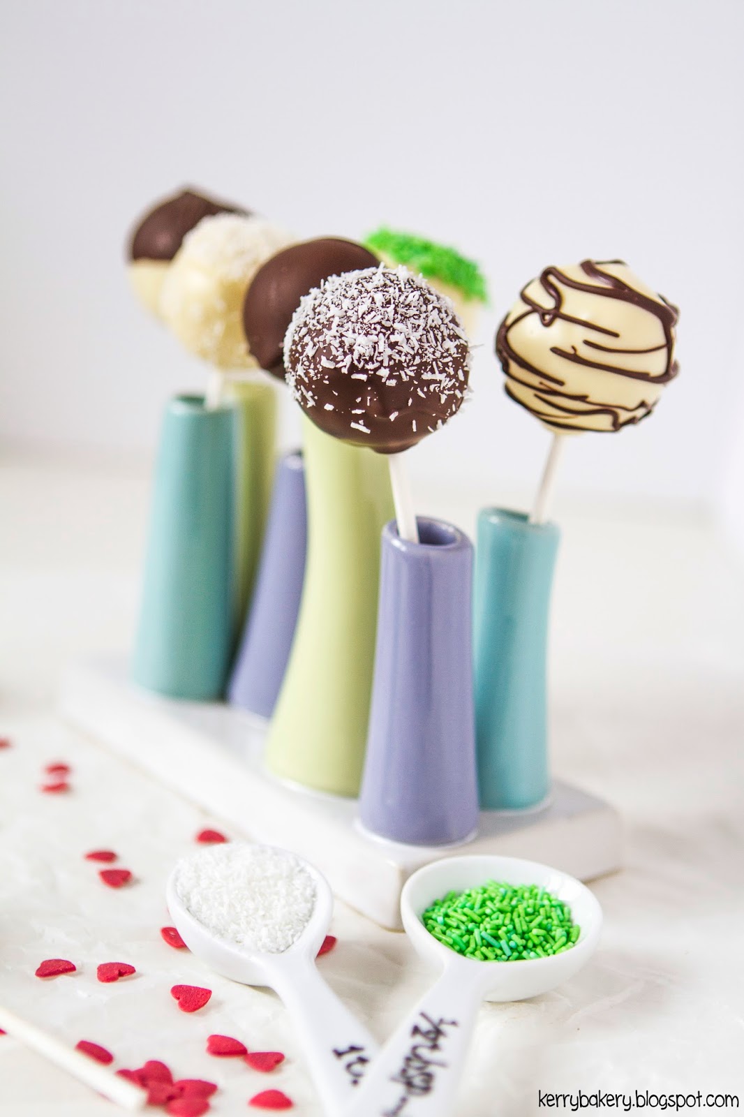 Kerry's Bakery: CAKE POPS
