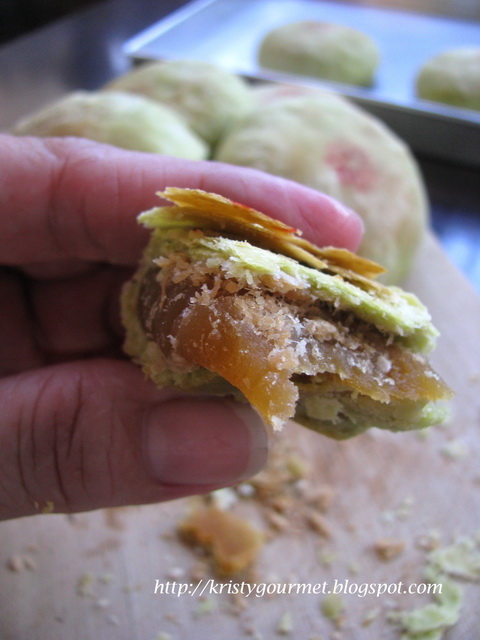 Pandan Chinese Pastry With Bean Paste & Mushroom Floss 豆蓉蘑菇丝斑斓酥饼