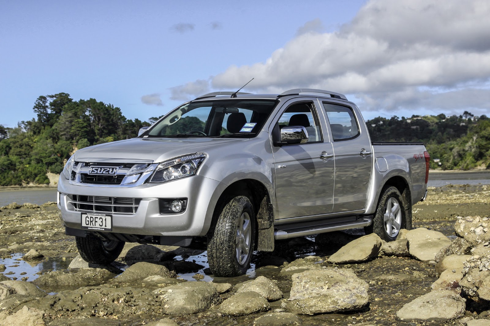 4WD Newz: Isuzu's D-Max: more than just a warmed over Colorado