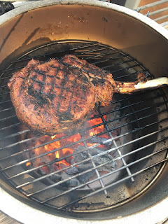 Tulimunaus - Big Green Egg kokemuksia ja kokkailua: Tomahawk-pihvi