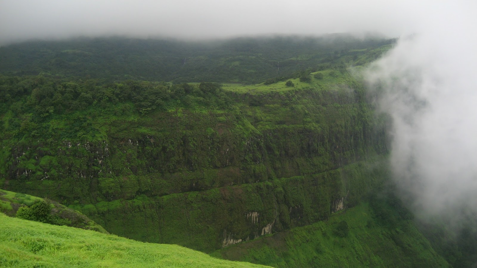 On the Edge of Sahyadris: Ahupe Ghat: A memorable walk through heaven