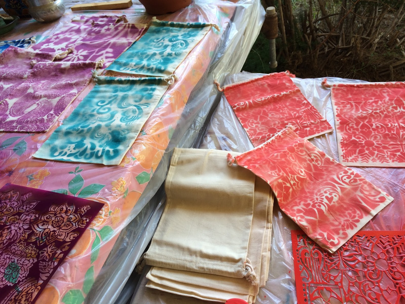 StencilGirl Talk: Laurie Mika: Spray Painted Muslin Bags!