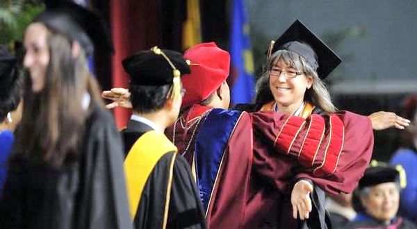 Wanita yang Berhasil Lulus Setelah Amnesia | 17 Angka