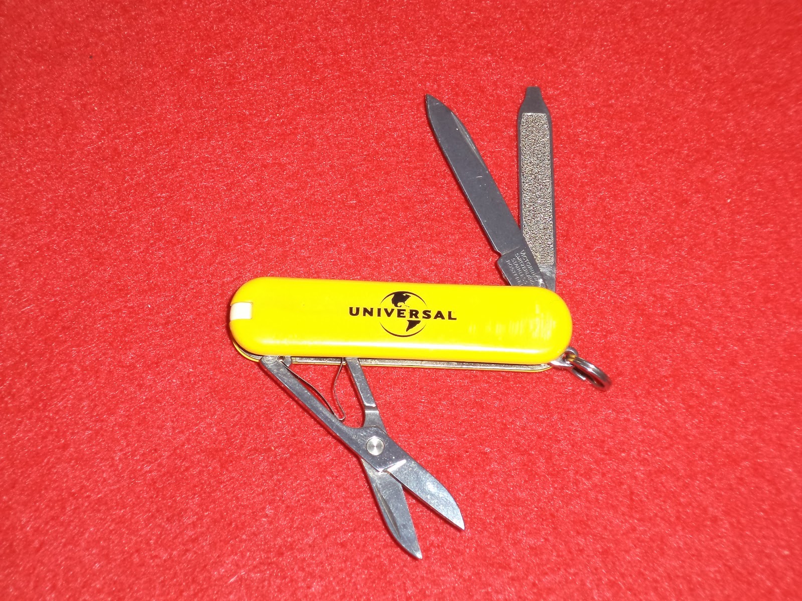 I Love SAK's: Victorinox Classic - Universal