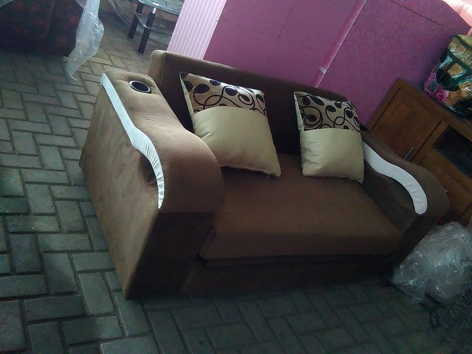 Sofa bed 2 dudukan + tempat minum, cocok untuk nonton tv - Sofa ...