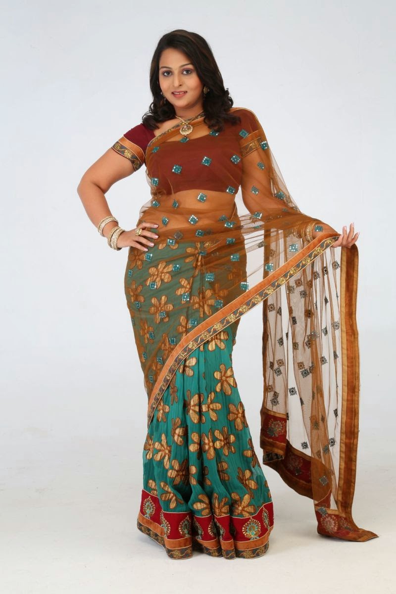 Dressing Below Navel Saree: Samvrutha Sunil Hot Navel Show Stills in Saree