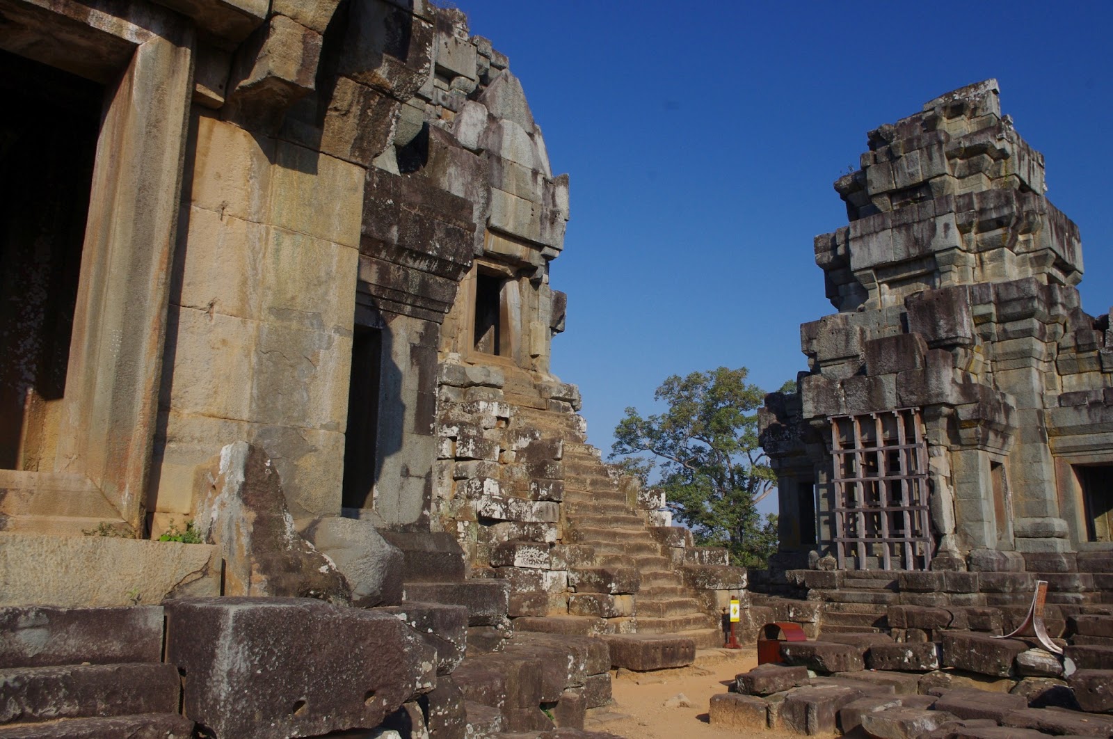 Uncharted Ruins: Angkor, The city of the Celestial Dragon (part I)