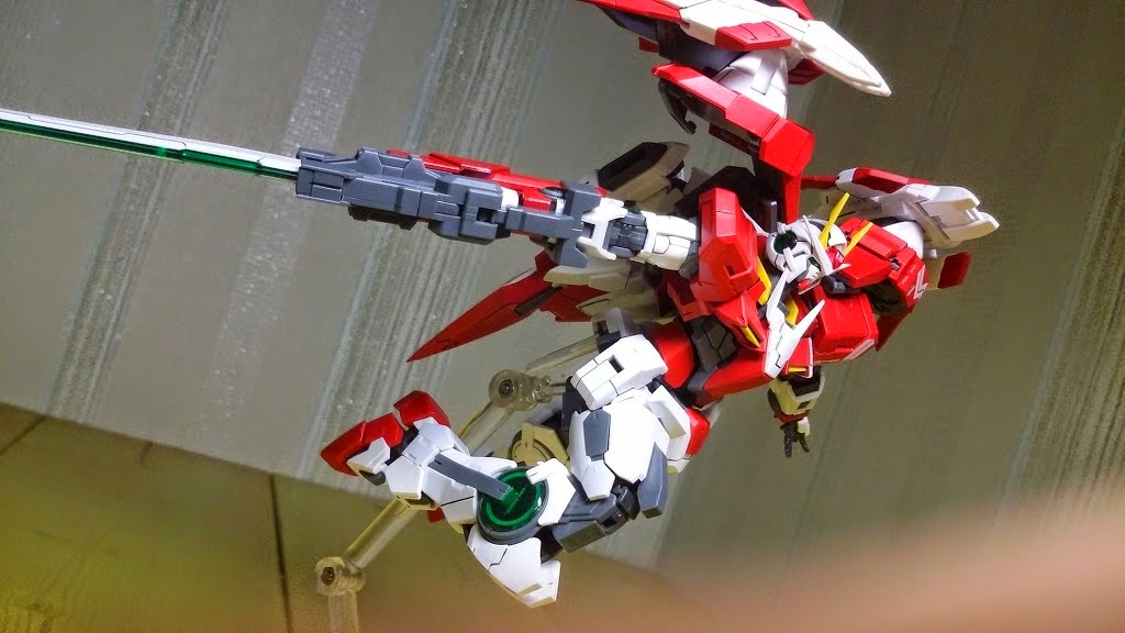 Gundam Family: RG 1/144 00 Raiser [RED] Painted Build