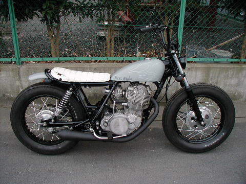 Custom Motorcycles: ESTILO: Brat Style (Custom)