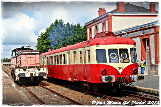 Images de Bretagne: L'autorail X 3800 "Picasso". Loudéac (22).