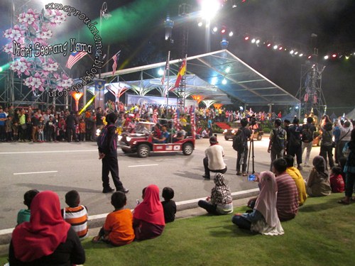 Perarakan Kemerdekaan di Dataran Shah Alam - Diari Seorang Mama (^_^)