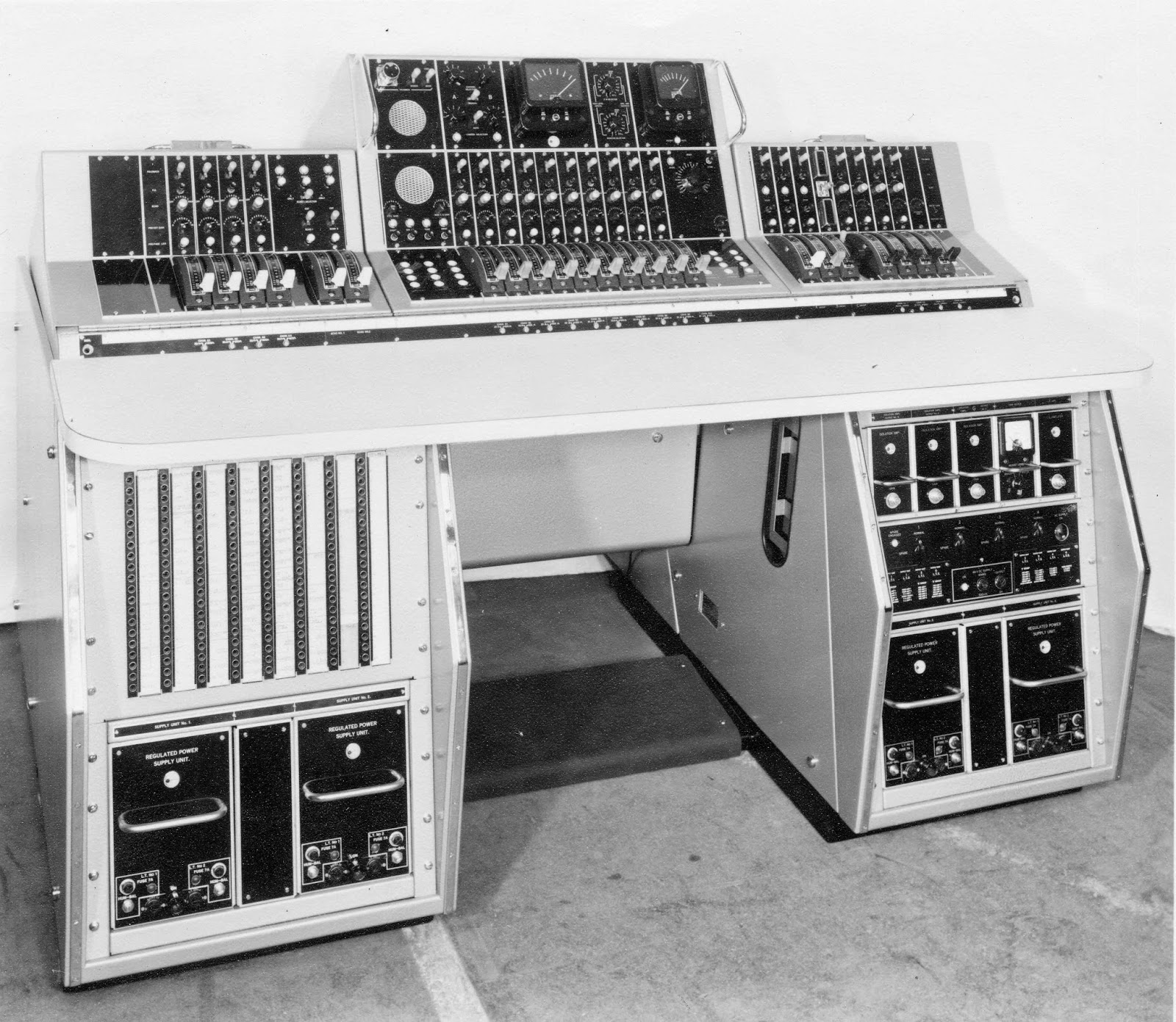 Vintage Audio Workshop: Marconi (BBC) BD940 Valve Mixer, 1940s