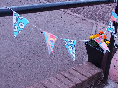 How to make wrapping paper bunting. | Grosgrain Green