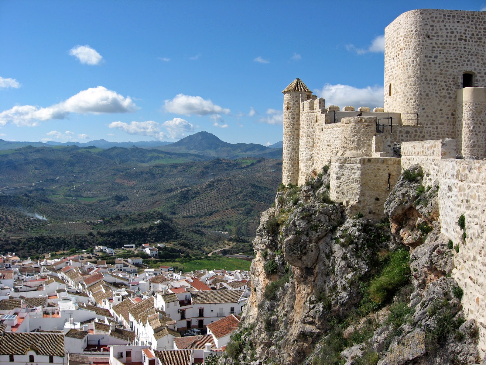 Day Trips Southern Spain: Olvera,king of the white towns in Southern Spain