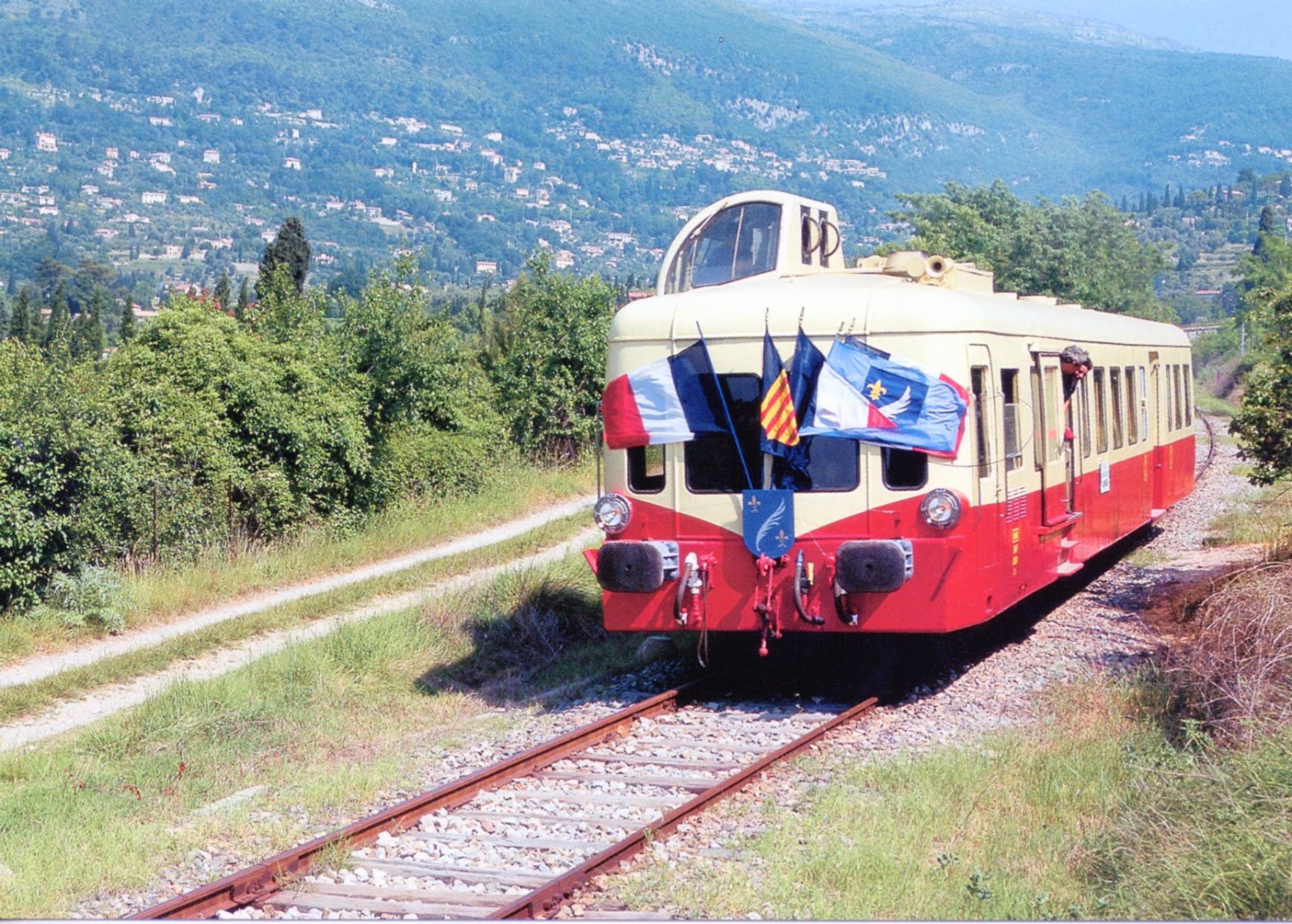 Rails sense fronteres: Automotors "Picasso", sèrie X-3800 de SNCF.