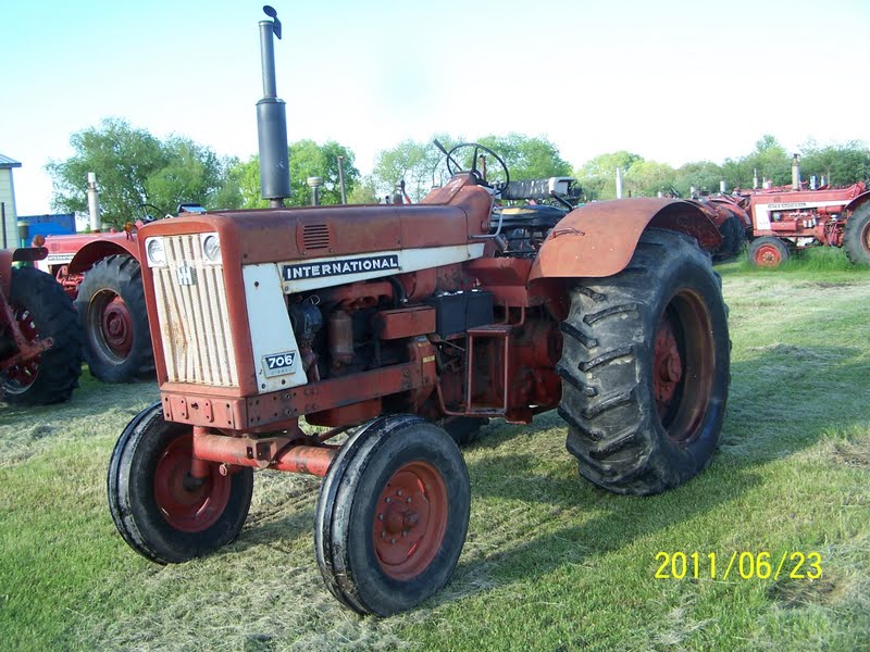 DIFFERENT COLOURED JUNK: IHC 706 wheatland 282 diesel