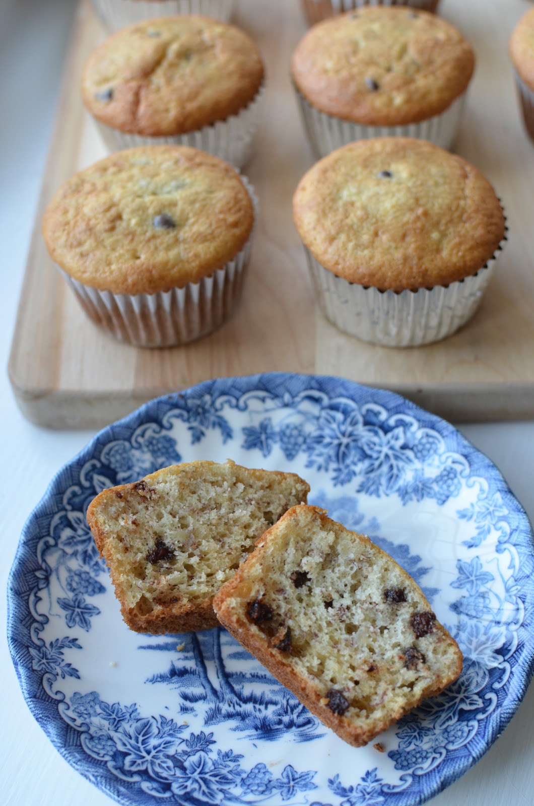 Playing with Flour: Banana chocolate chip muffins - chiffon style