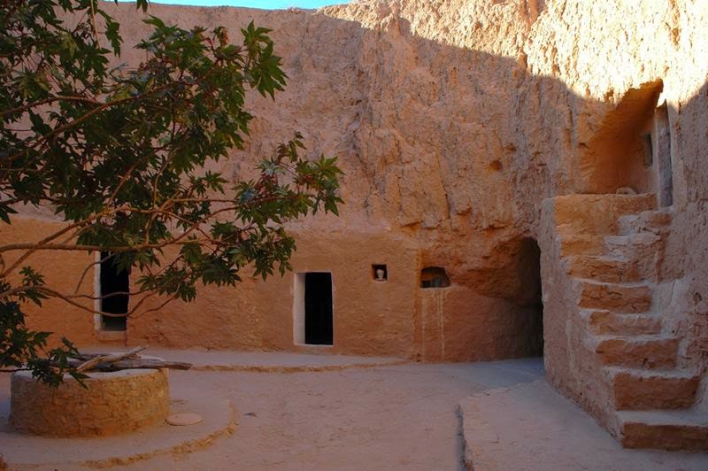 PAVAN MICKEY: Troglodyte Houses in Tunisia, Matmata