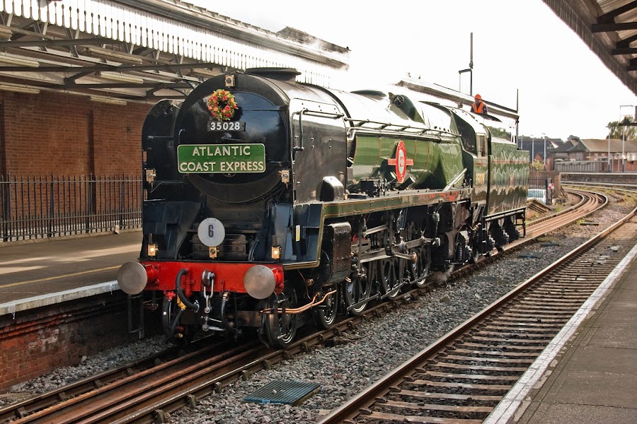 47s and other Classic Power at Southampton: 35028 "The Atlantic Coast ...