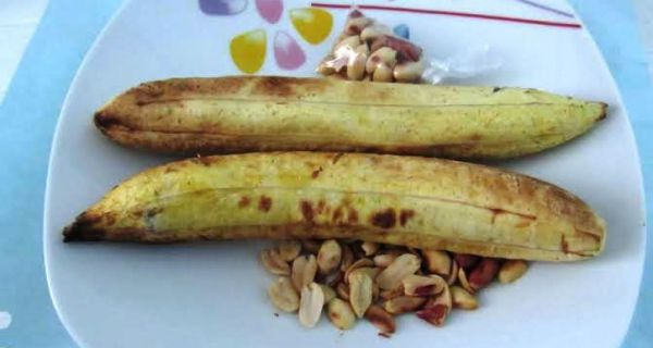 DUNGANDZI: La banane braisée et les arrachides