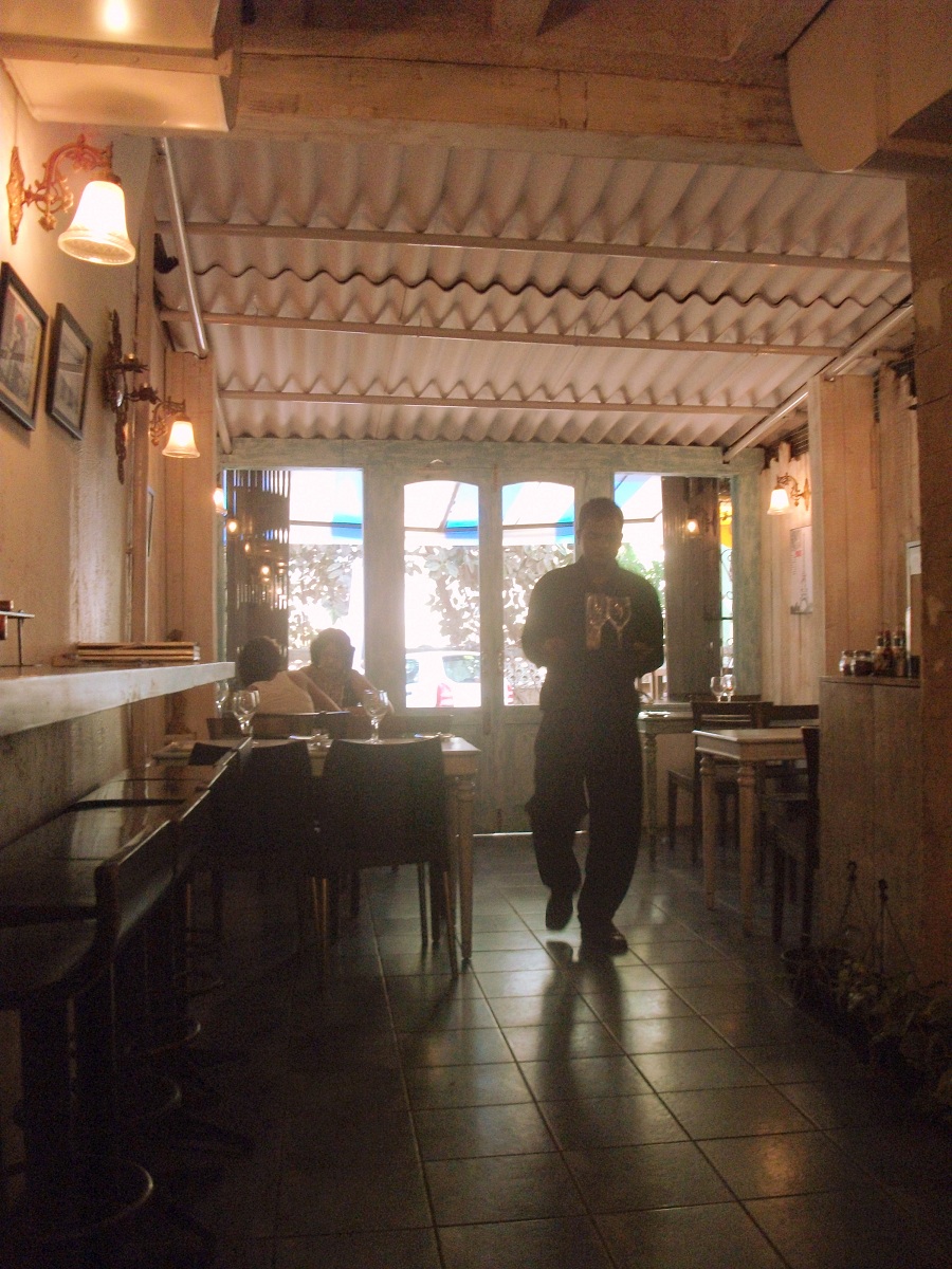 Mumbai Candid: Review: Chez Moi