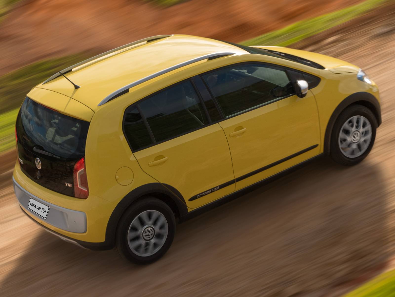 Volkswagen Cross Up! comemora um ano de mercado