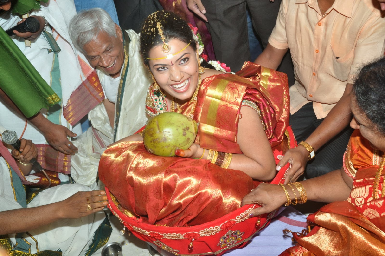 Geetha Madhuri And Nandu Wedding Photos | Telugu Movies